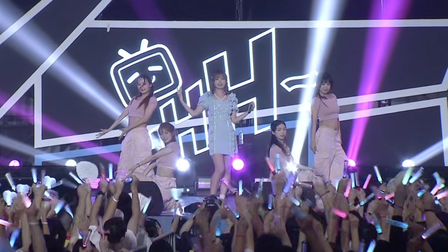 Key ️ on Twitter: "More Liyuu pics!! She totally captured the audience and had them chanting ...