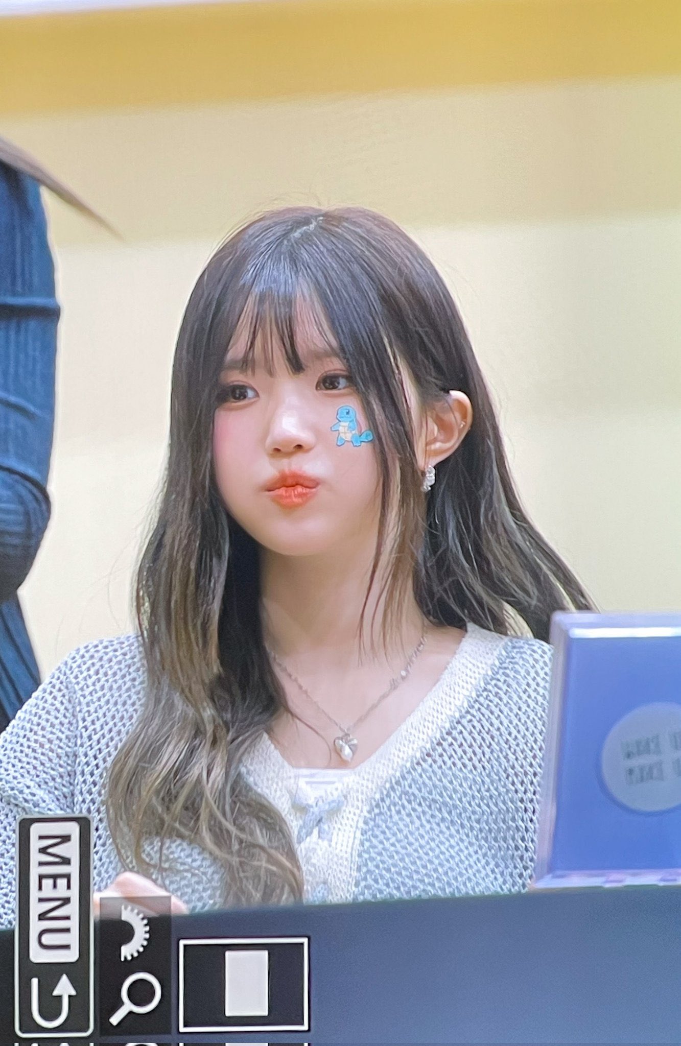 hayoung pics🍀 on Twitter: "230723 hi, bread https://t.co/MeCkkGkux4" / Twitter