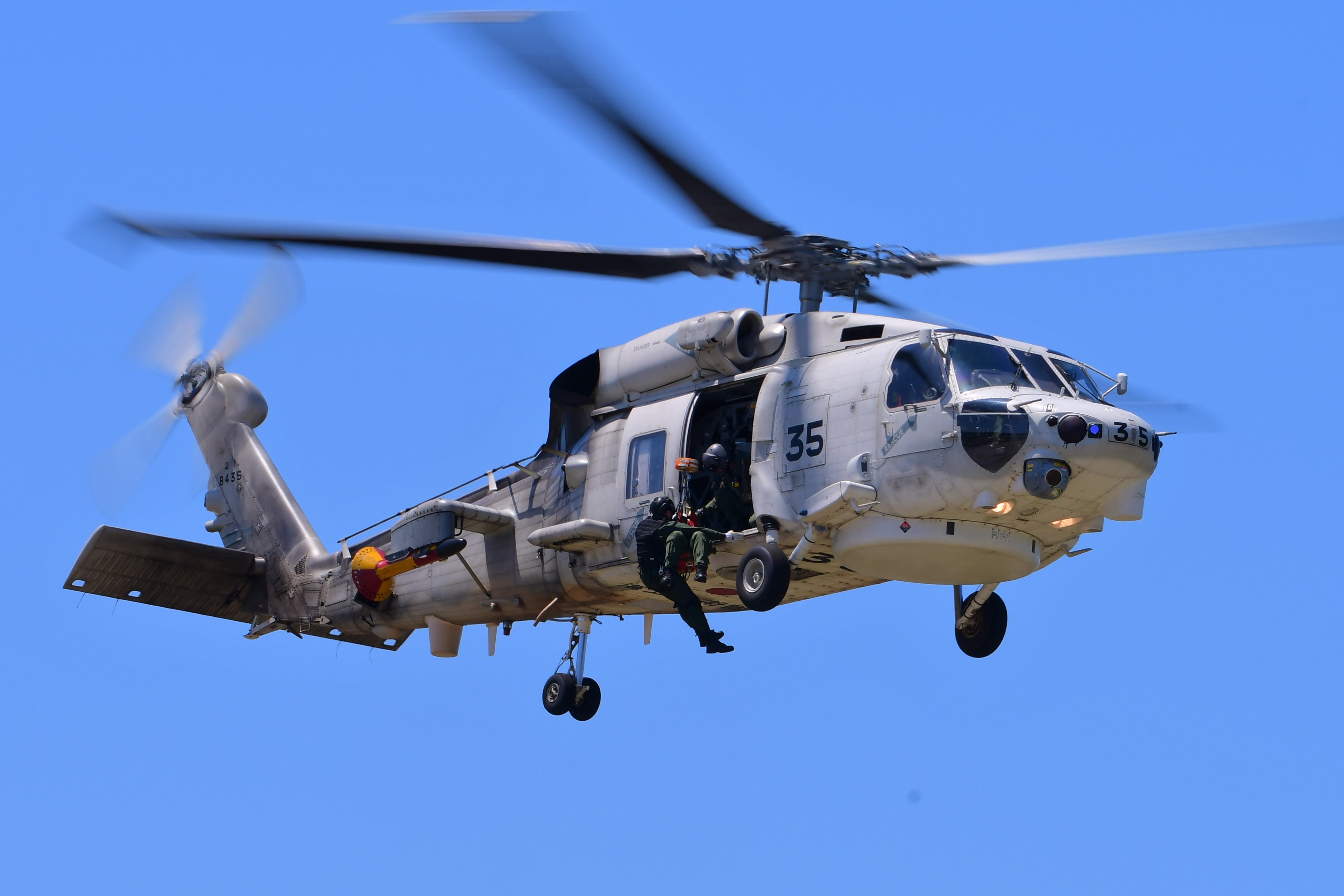 雨 月🇺🇦 on Twitter: "2023/07/23 海上自衛隊 館山航空基地 SH-60Kによる展示飛行とホイスト救助 #館山ヘリコプターフェスティバル #館山航空基地 https ...