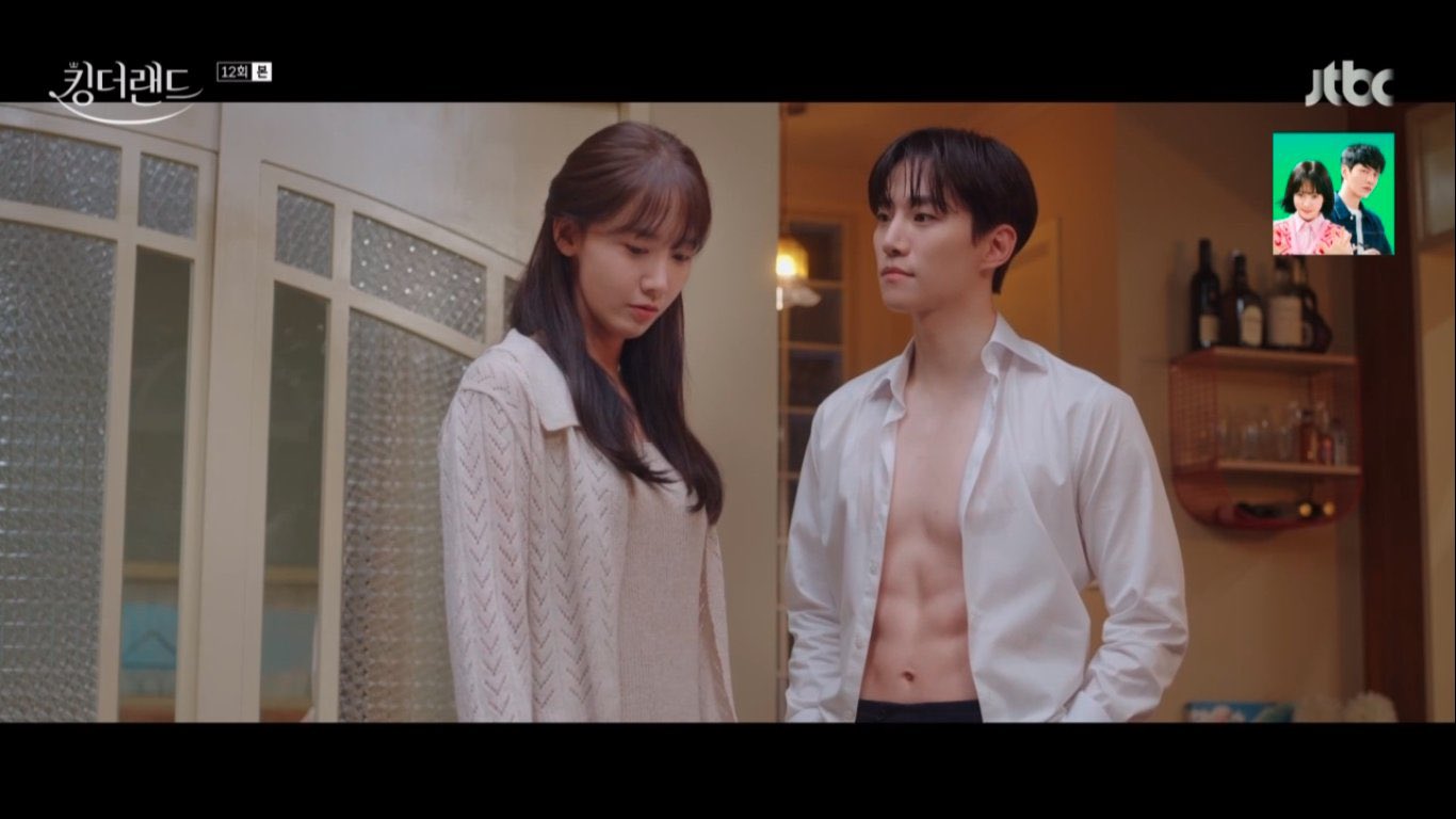💫 on Twitter: "i cant with cheon sarang’s expression when she’s looking at guwon’s abs ...
