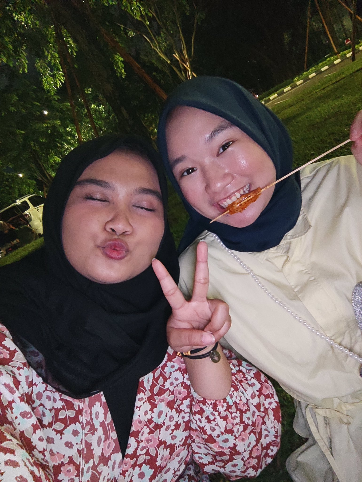 ‎Yudinda on Twitter: "Januari. - tanggal 1 udah sambat ngalor ngidul di parking lot 17 sampe jam ...