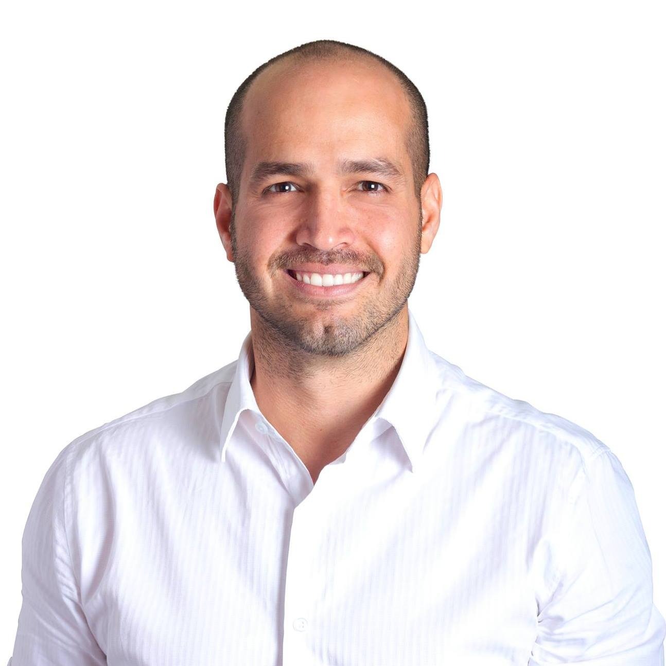 CAF on Twitter: "Condenamos enérgicamente el atentado contra el Alcalde de Manta, Agustín ...