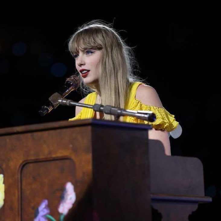 The Eras Tour on Twitter: "🚨| Taylor Swift performs “Tied Together With ...