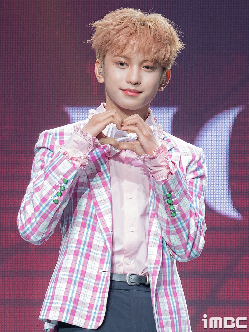 iMBC연예 on Twitter: "호라이즌 마커스, '막내미 뿜뿜' #호라이즌 #HORI7ON #FriendSHIP #프렌드십 #마커스 [iMBC 직찍 5장] ⬇ ...