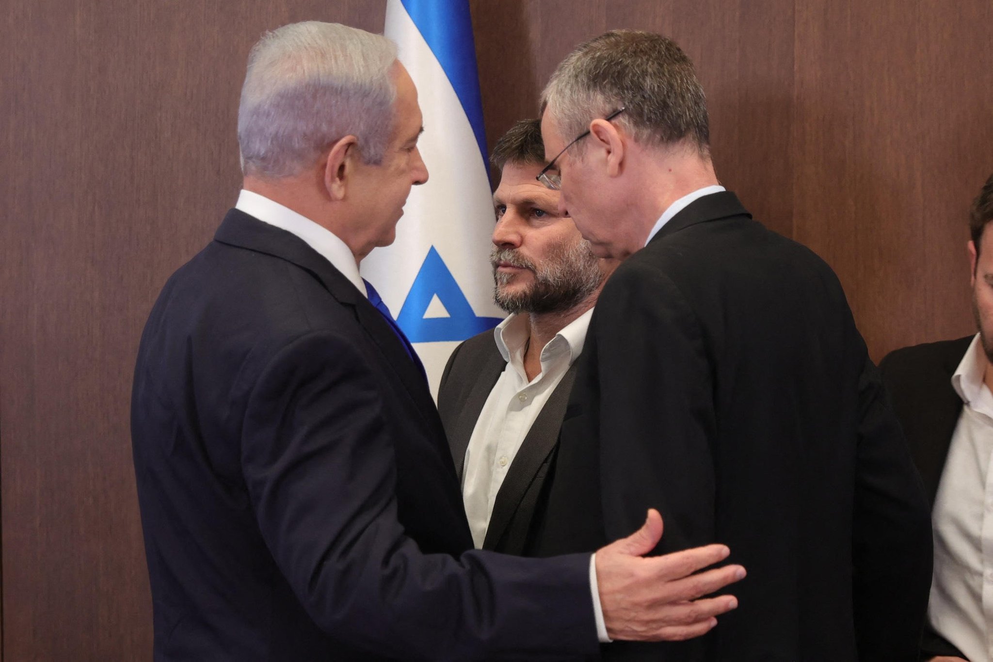 Ynet עדכוני On Twitter התייעצויות מכריעות לוין וסמוטריץ בלשכת
