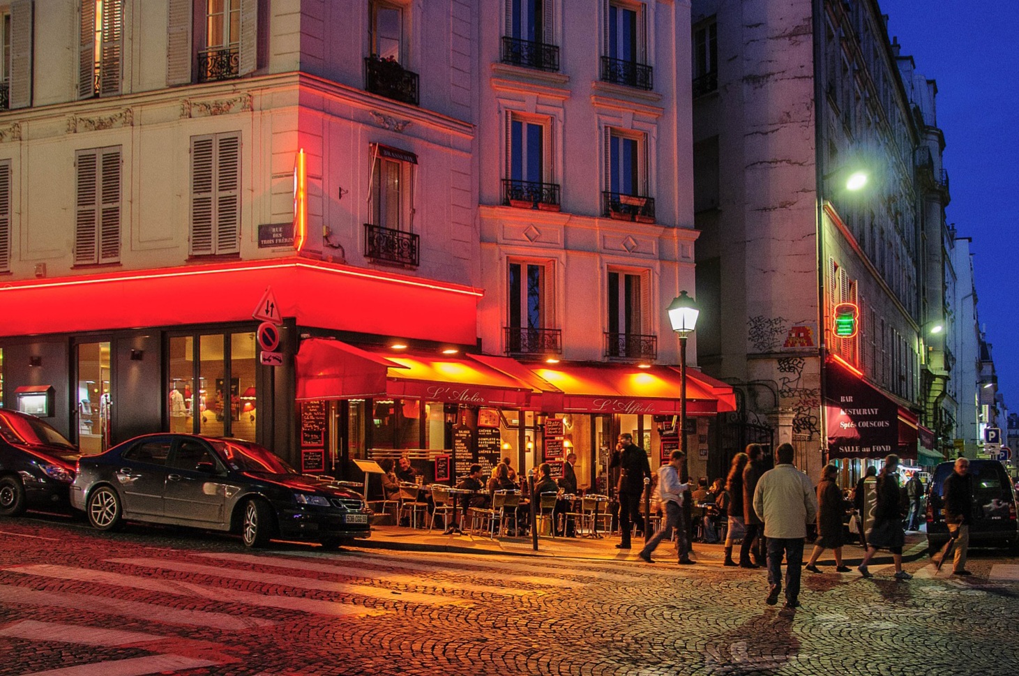 Paris Streets At Night Wallpaper