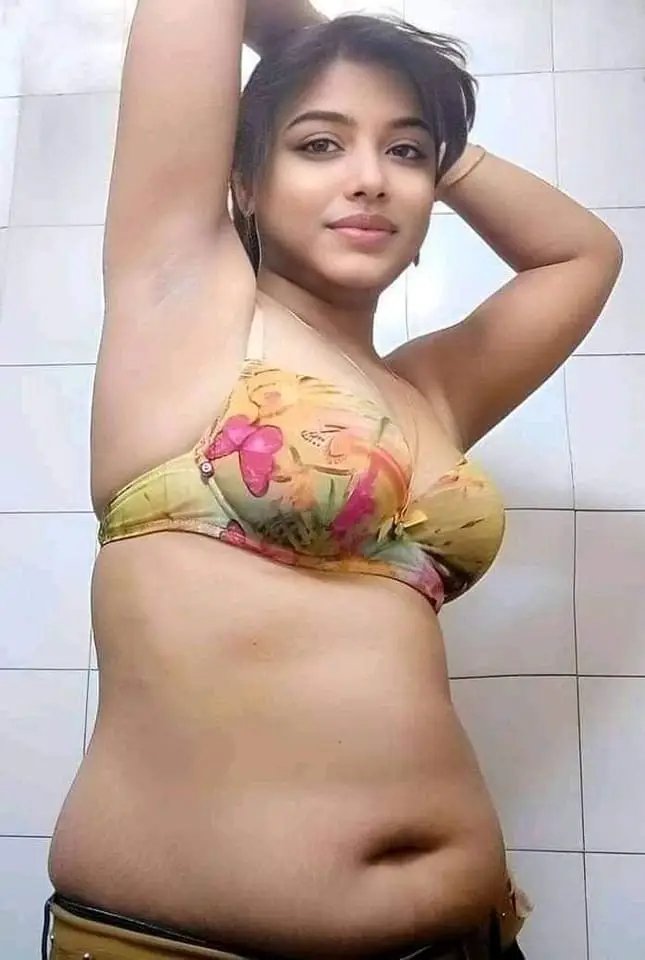 Hot Bhabhi In Bra
