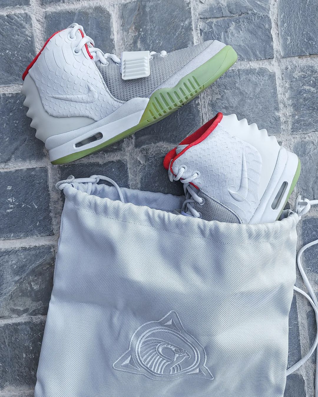 Air Yeezy 2 Platinum Wallpaper