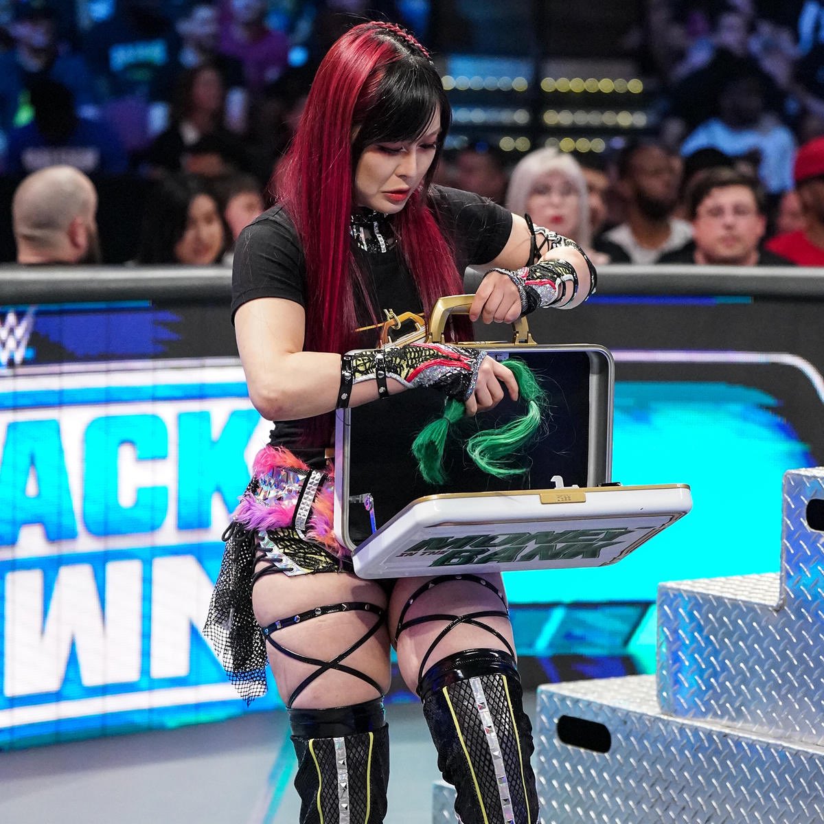 You mean nothing to me!!!!!!!!!! - Thread from Bayley @itsBayleyWWE ...