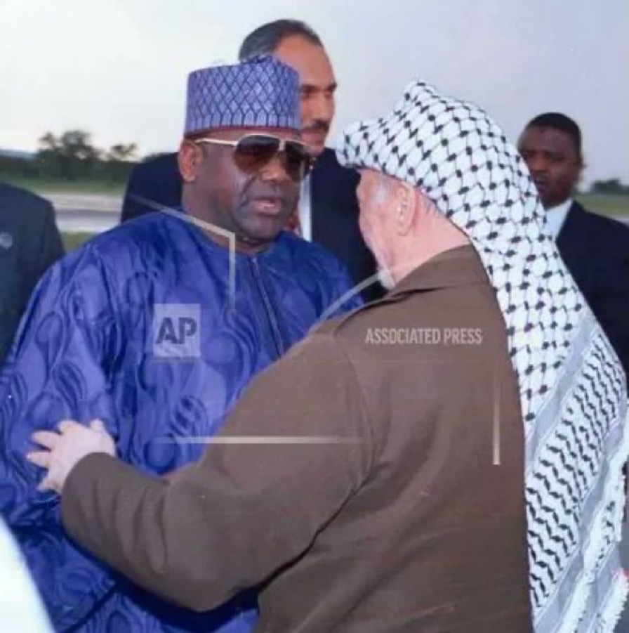 Apple 🍎 Didn’t Kill General Sani Abacha The Untold Story of How Abacha died ! You were all told ...