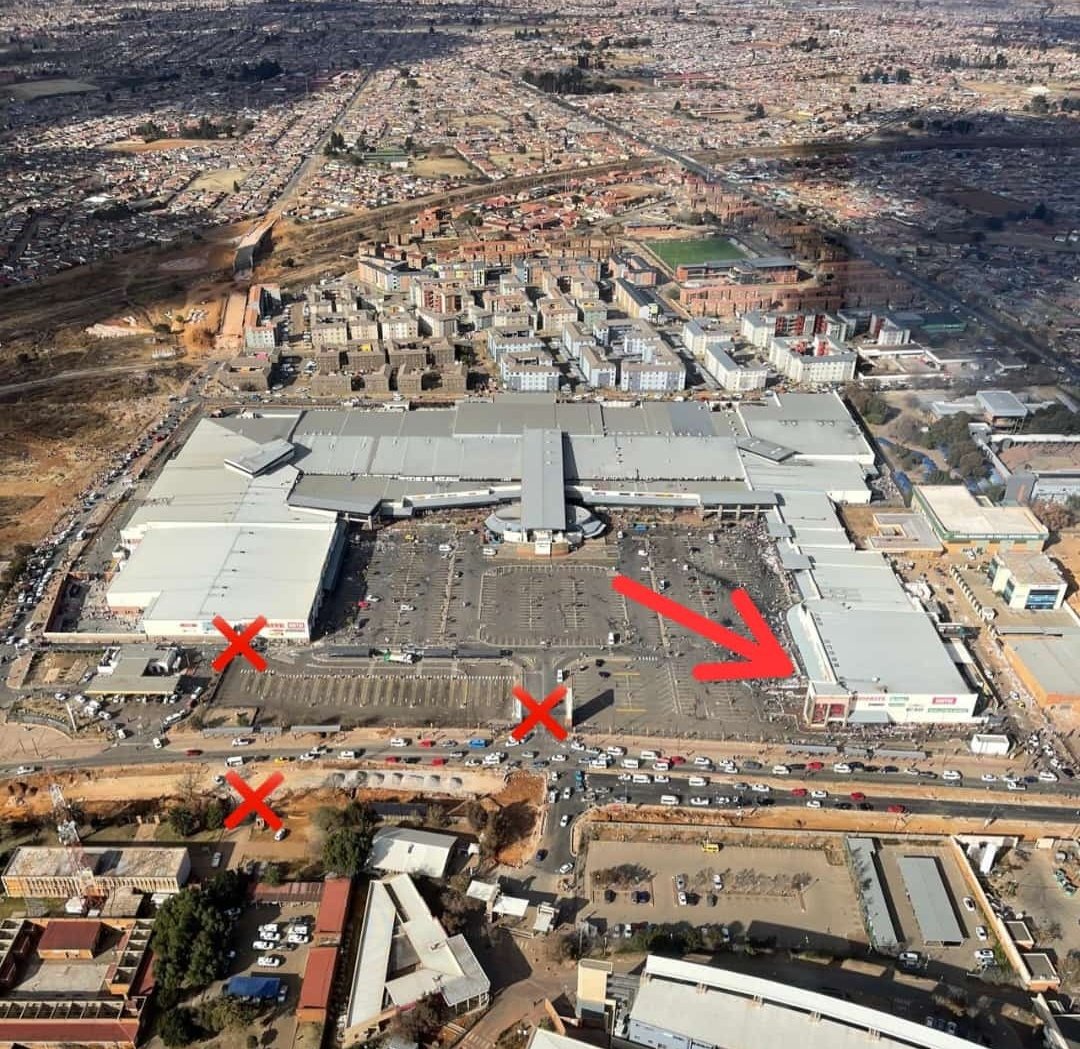 BREAKING NEWS: Criminals driving a Quantum minibus and a blue BMW ...