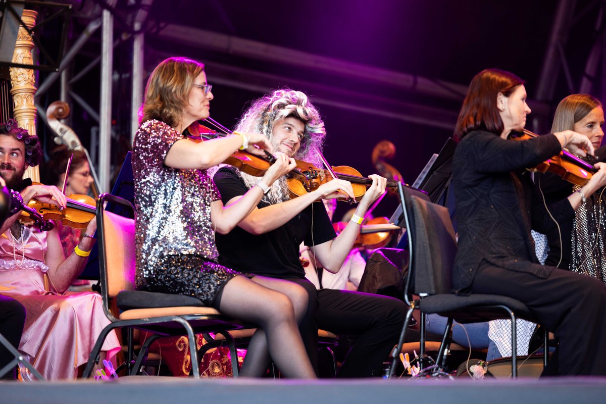 Christmas Crackers with the Bournemouth Symphony Orchestra and Laura ...