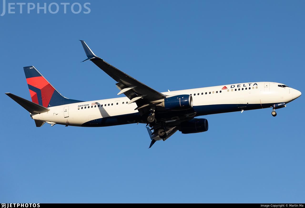 Boeing 737 900