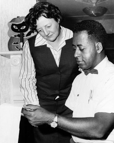 בשנת 1961 נסעו במכוניתם בני הזוג Barney & Betty Hill באזור ״ההרים ...