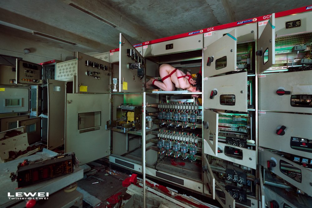 LEWEI(@LEWEI333 ):出镜: @xiami_xiami #广州约拍 #废墟捆绑 各类主题创作拍摄欢迎私我约拍～ 投稿： @Fengsiyuan @tbzt3623 ...