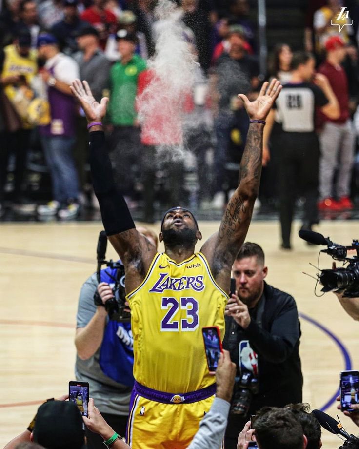 Lebron James Chalk Toss Wallpaper
