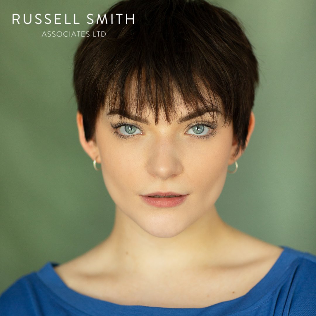 Poppy Smith's Instagram, Twitter & Facebook on IDCrawl