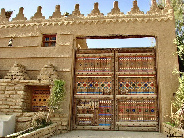 The old doors of Saudi Arabia are known for their rich decoration. Inspired by nature, they ...