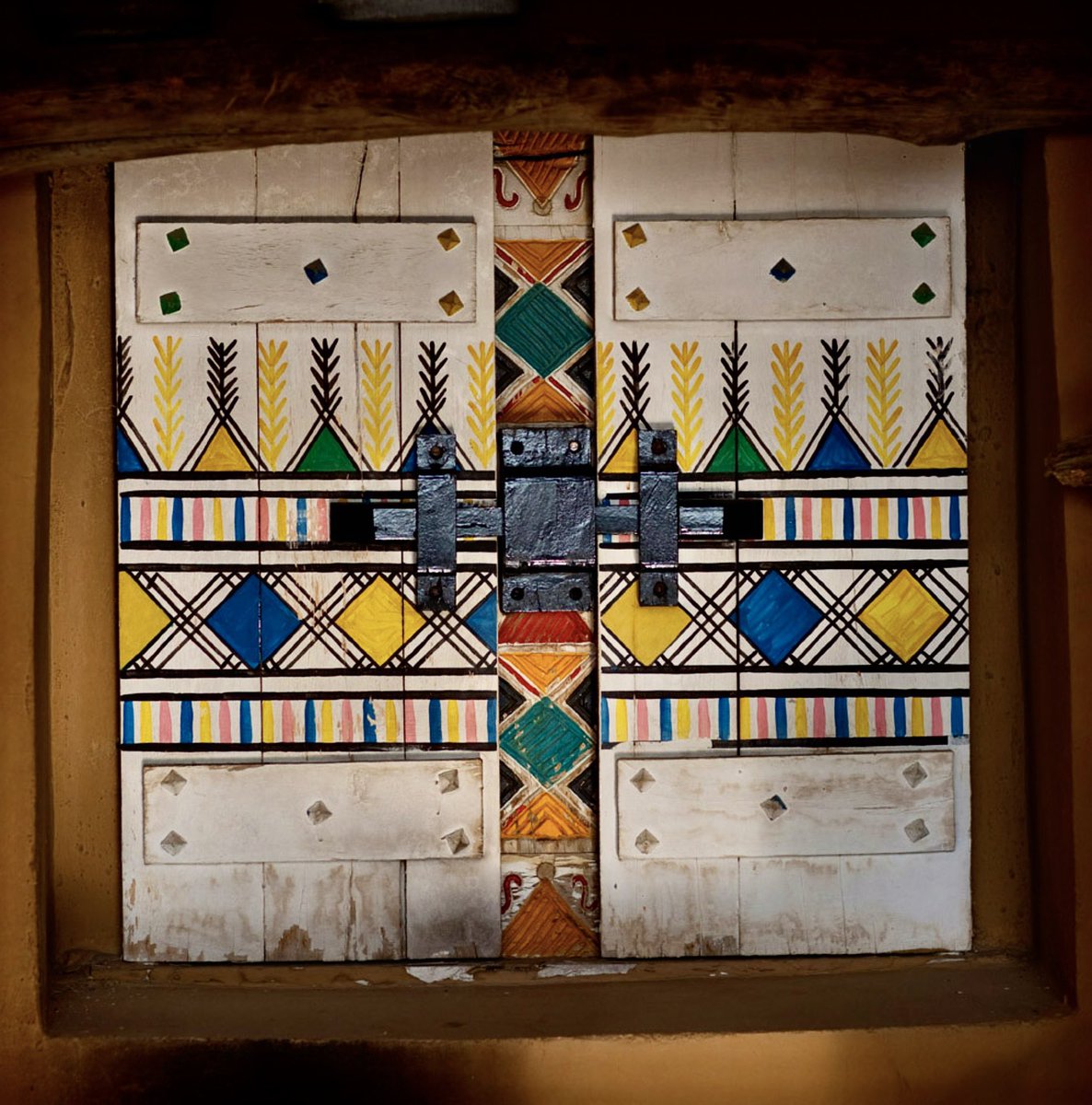 The old doors of Saudi Arabia are known for their rich decoration ...