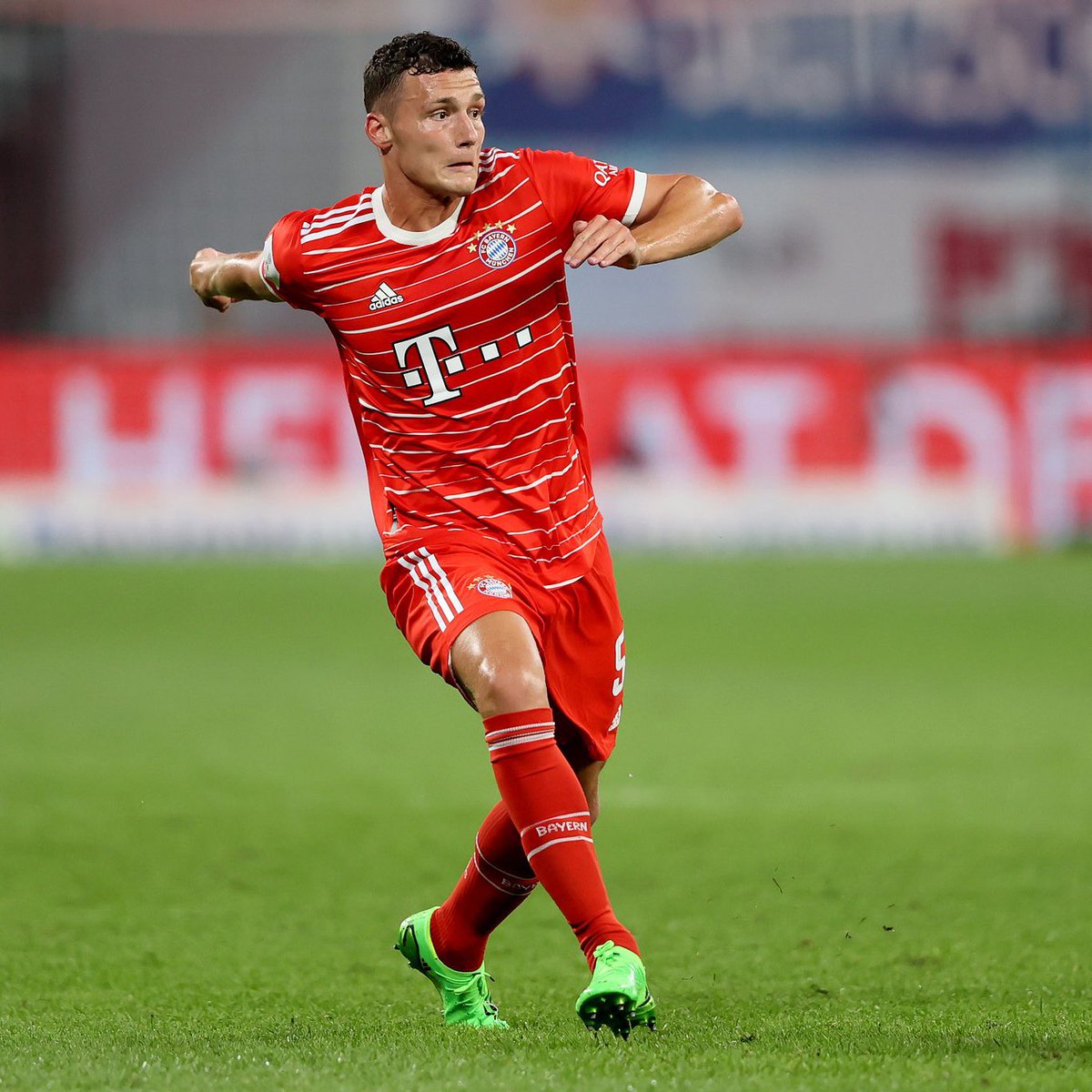 🚨 Arsenal are considering a move for Benjamin Pavard to make up for the ...