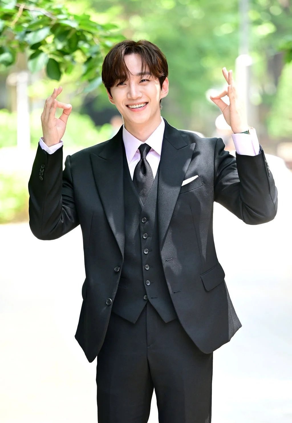Junho 2pm Profile 2PM's Lee Junho Transforms Into A Cool Headed Heir