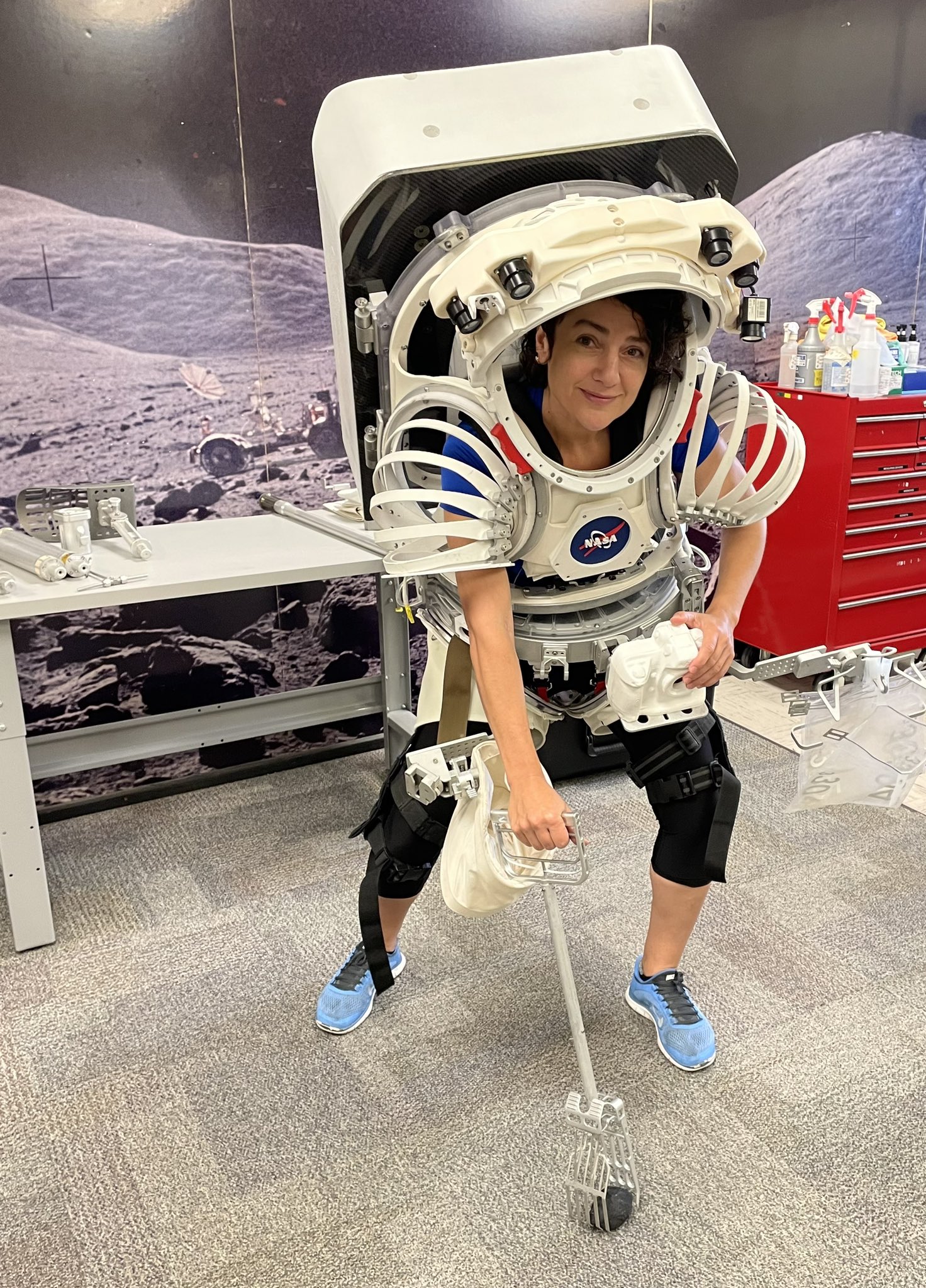 Astraunauts Nasa Using Tools