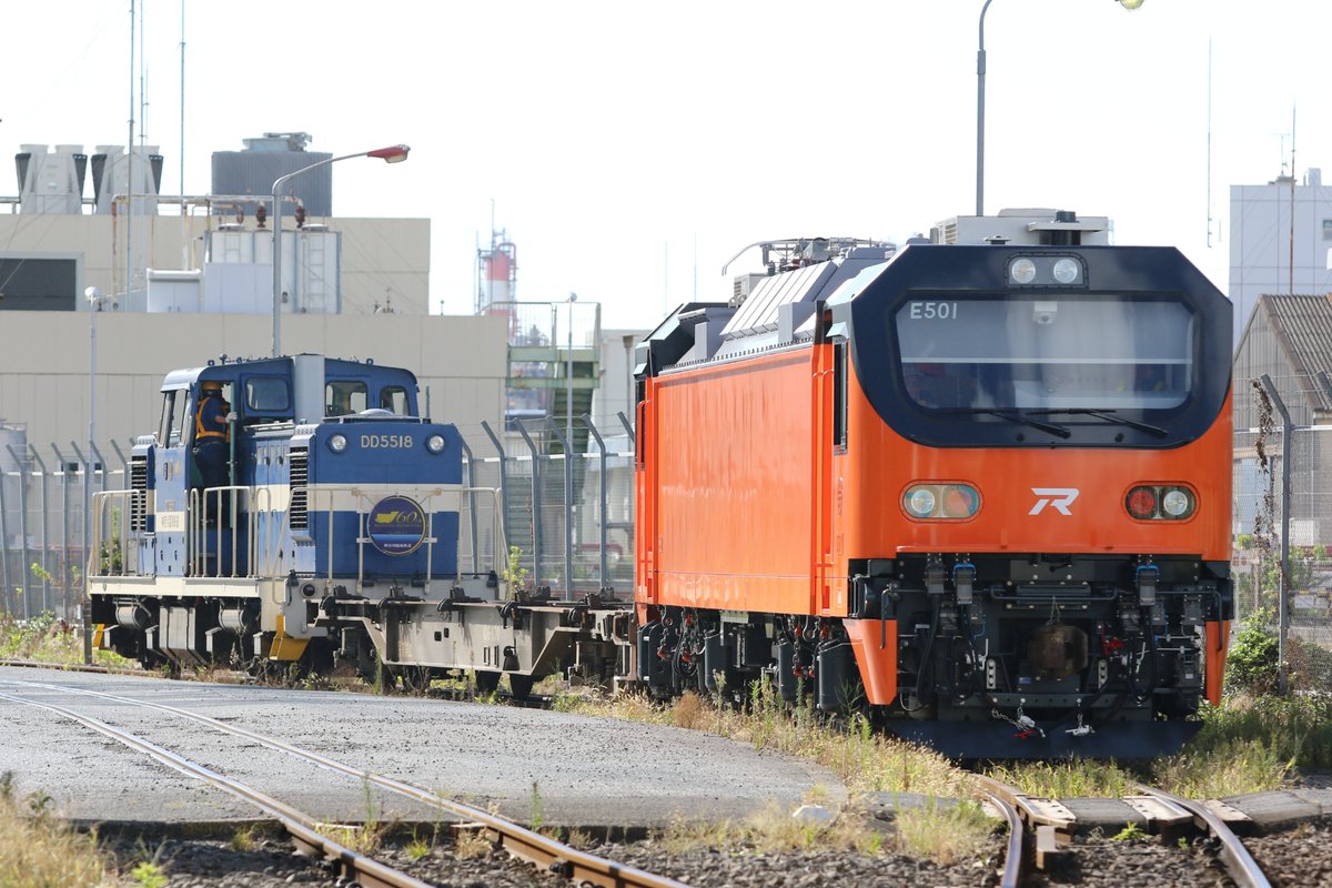2023/09/01 台湾鉄路管理局E500型E501甲種輸送 2日目 川崎貨物-末広町-東芝浜川崎工場 線路閉鎖扱いによる運転で、介在車としてコキ106-870を使用して運転されました ...