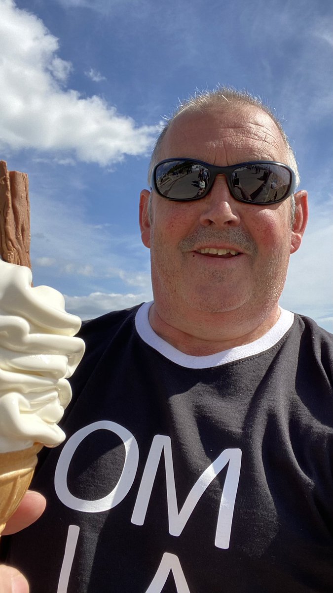 Mark Smales's Instagram, Twitter & Facebook on IDCrawl