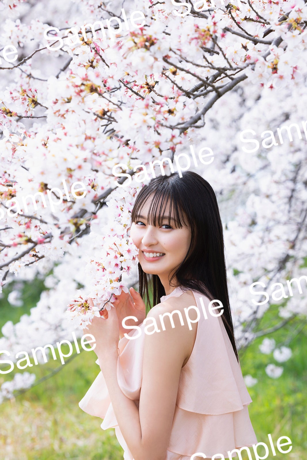 遠藤さくら 1st写真集「可憐」表紙・特典まとめ 10/3(火)発売 限定 遠藤さくら 1st写真集「可憐」表紙・特典まとめ 10/3(火)発売 限定