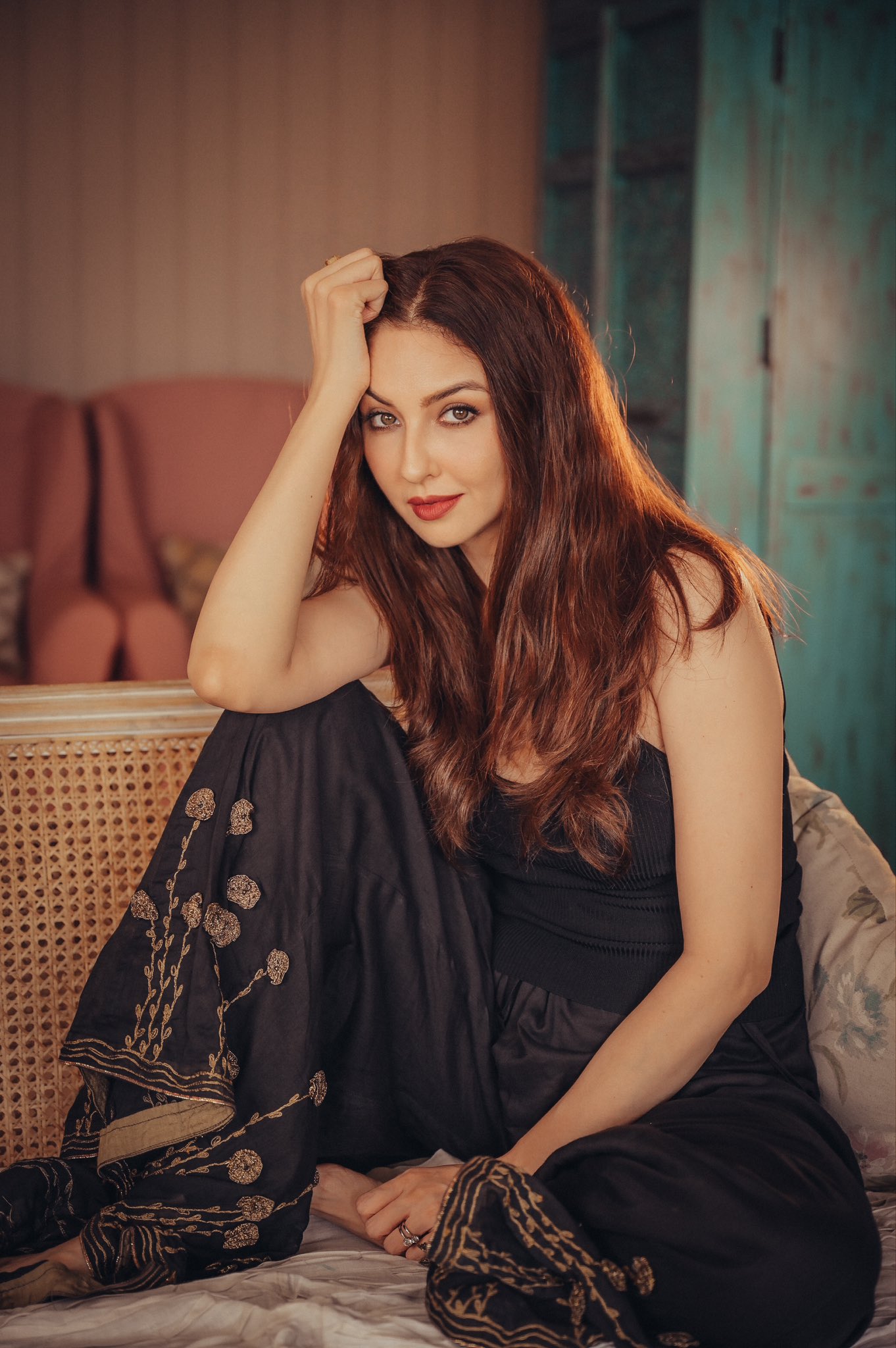 Saumya Tandon Wallpaper