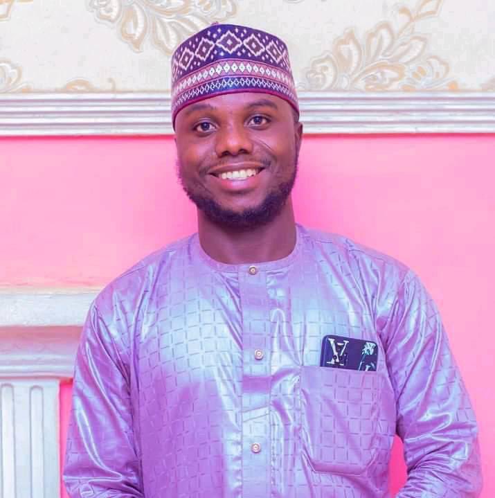 Wannan kuma shi ne Malam Sagir, shi ne wanda Shiekh Guruntum yake yawan ...