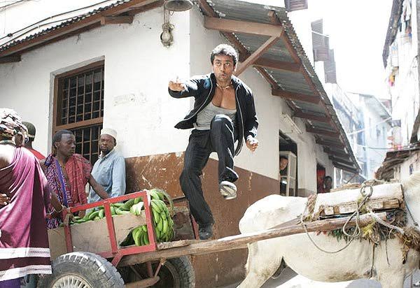 Throwback ⭐: Unseen pics of #Suriya From #Ayan ..🤙 Congo Fight scene ...