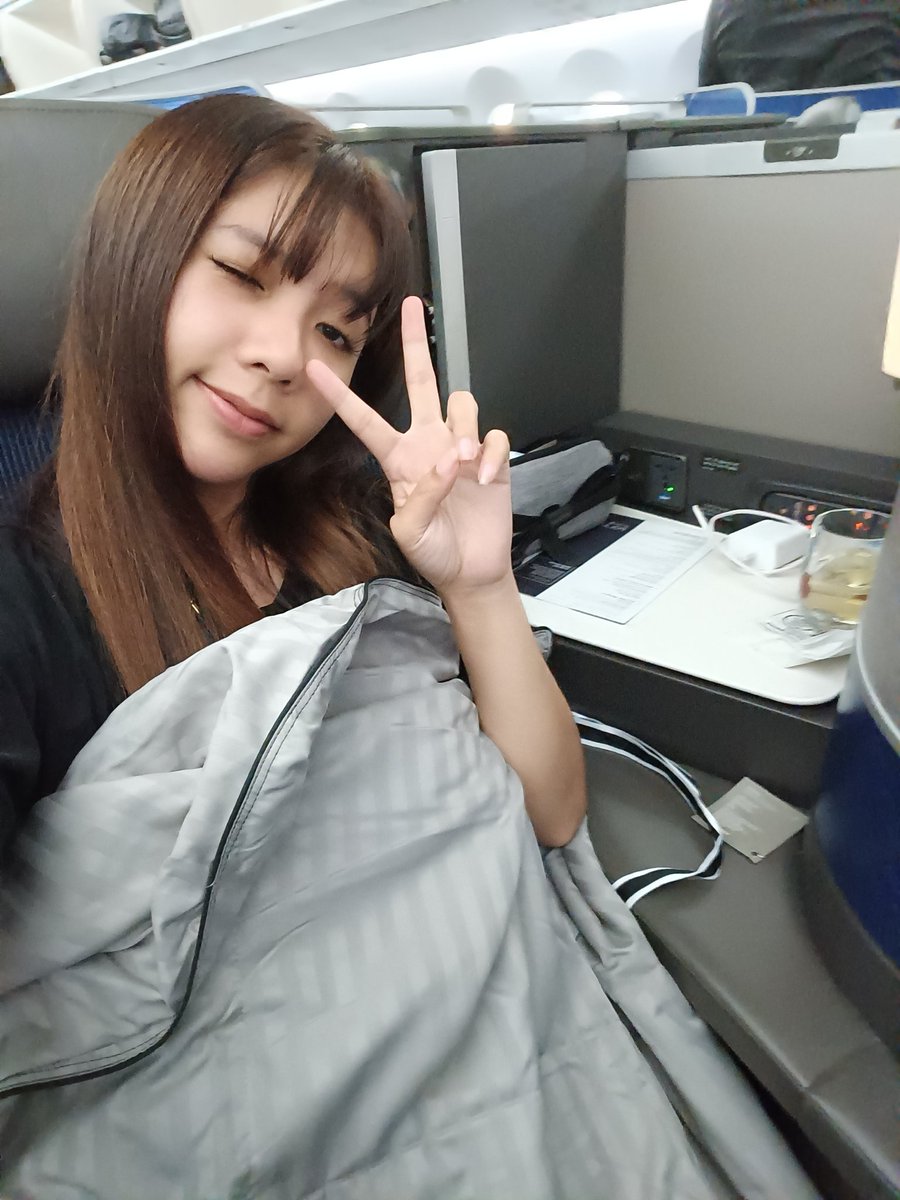 吳夢夢Mona Wu 🇹🇼(@Monmon_tw ):第一次搭聯合航空😉