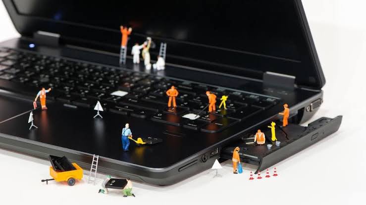 🦅USINUNUE LAPTOP/Computer KABLA HUJAPITIA HUU UZI ! 🧵🧵🧵! Watu wengi ...