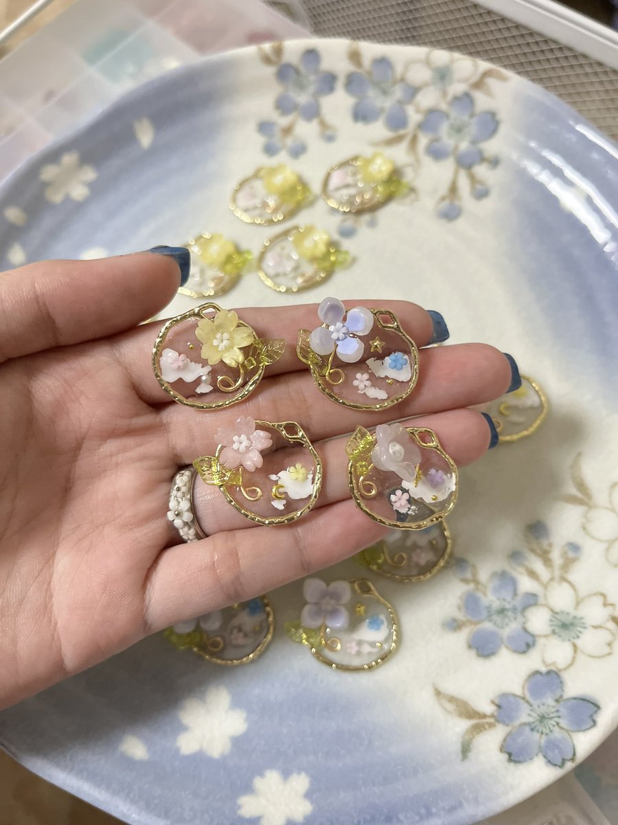 「worked on charms for my shop update tomo」|nami 🌸 coscarni FP-01のイラスト