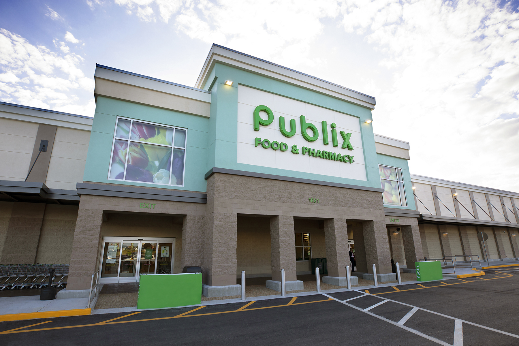Publix Supermarket Exterior