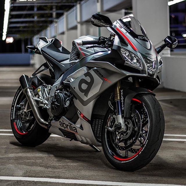 Aprilia Rsv4 Custom