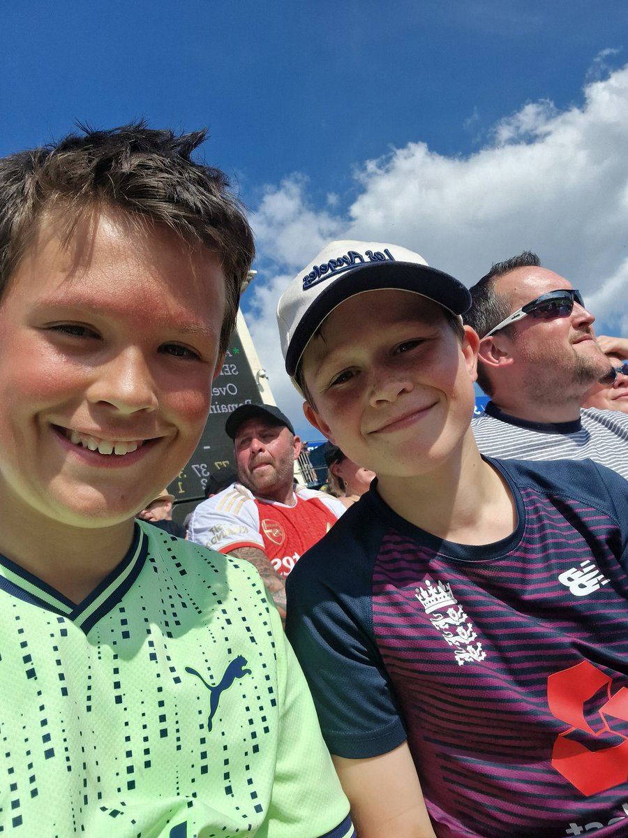 Aylmer Hall's Instagram, Twitter & Facebook on IDCrawl