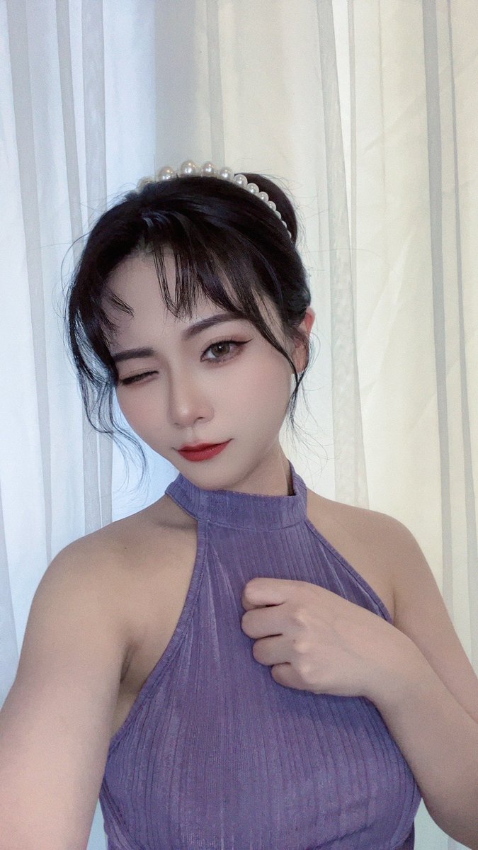 洛城雪Yuki(@LuoCYukicosplay ):紫色的鱼尾裙很适合温柔大姐姐 👗：@niyeye2019 @huohuajia