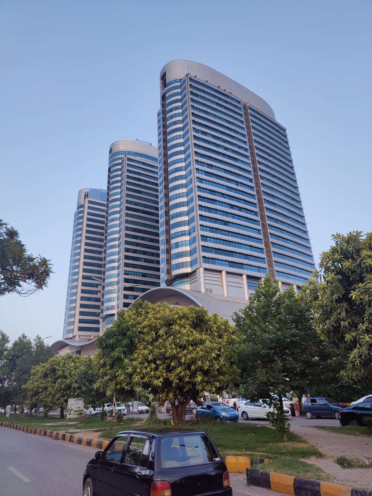 Centaurus Pakistan SKY HEIGHTS EXECUTIVE APARTMENTS FACING CENTAURUS