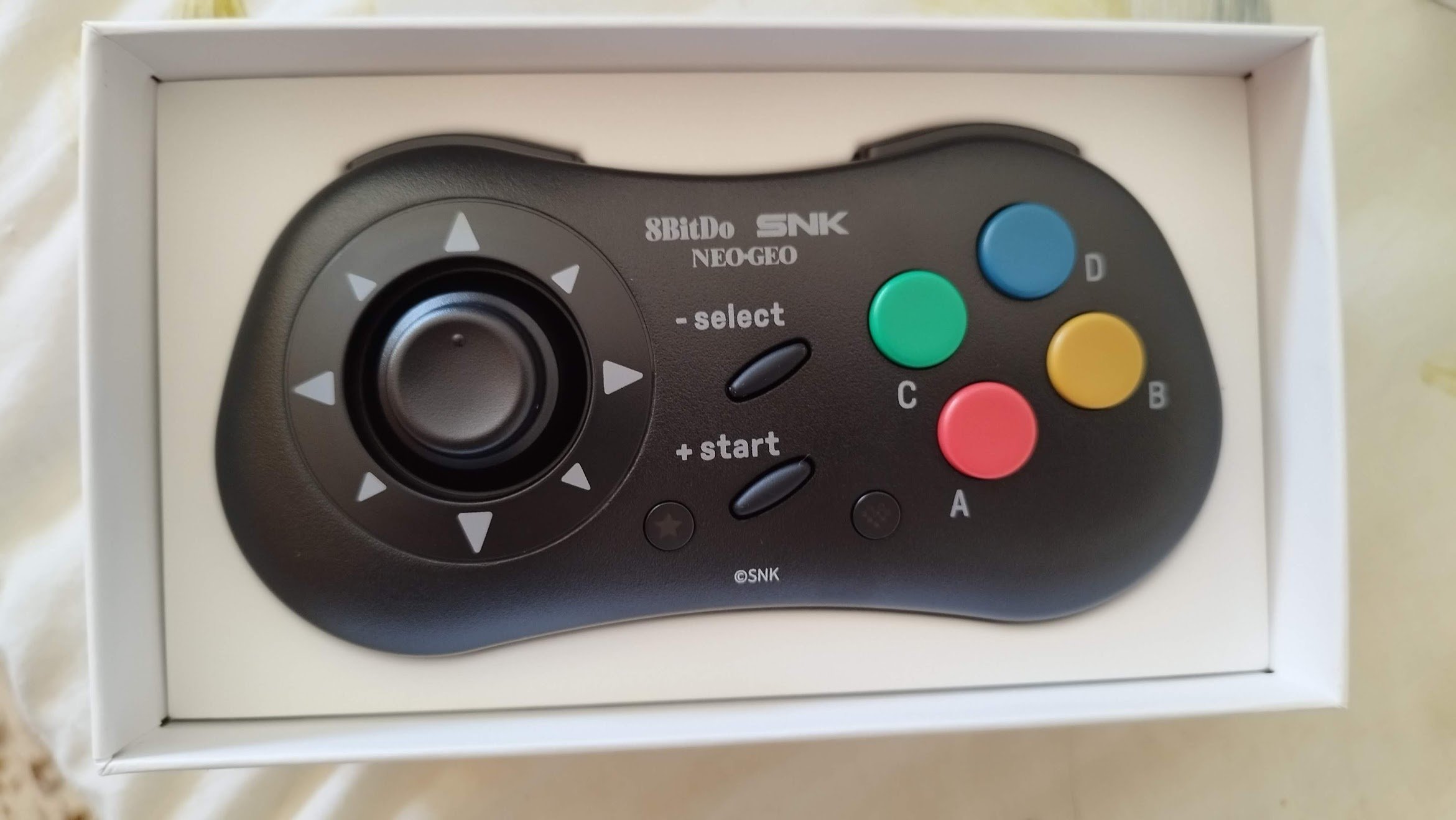 8bitdo is making a wireless recreation of the Neo Geo CD Controller (it ...