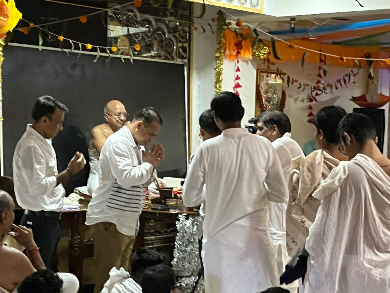 Visited Shantawadi Jain Upashray JP Road, took blessings from ...