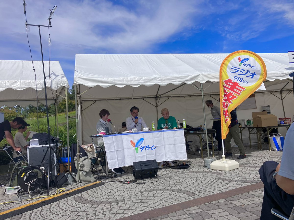 #オーレオーレ は #YBC中古車フェア 開催中の 山形ビックウィングから公開生放送中 ゲストは #specialthanks のTシャツを着 ...