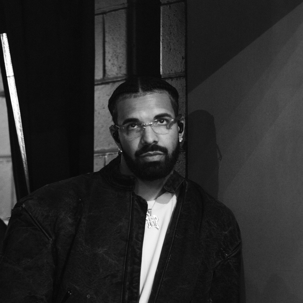 .@Drake becomes the first artist in Spotify history to have three ...