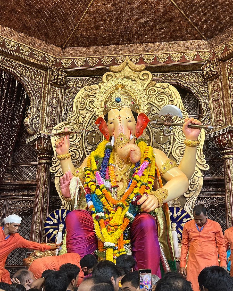 12 Famous Ganesh Pandals in Mumbai 1. Lalbaugcha Raja - Thread from ...