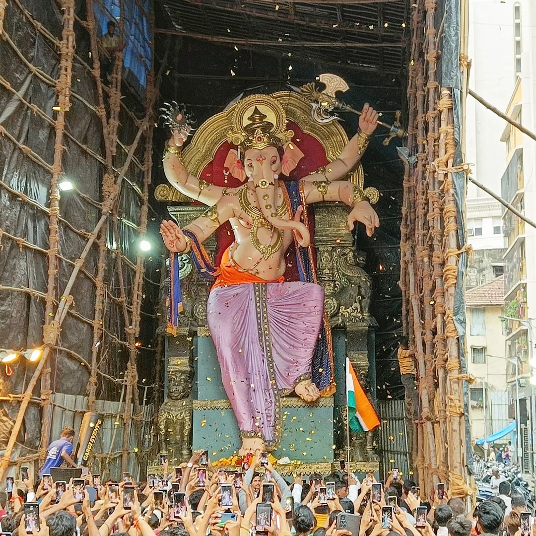 12 Famous Ganesh Pandals in Mumbai 1. Lalbaugcha Raja https://t.co ...