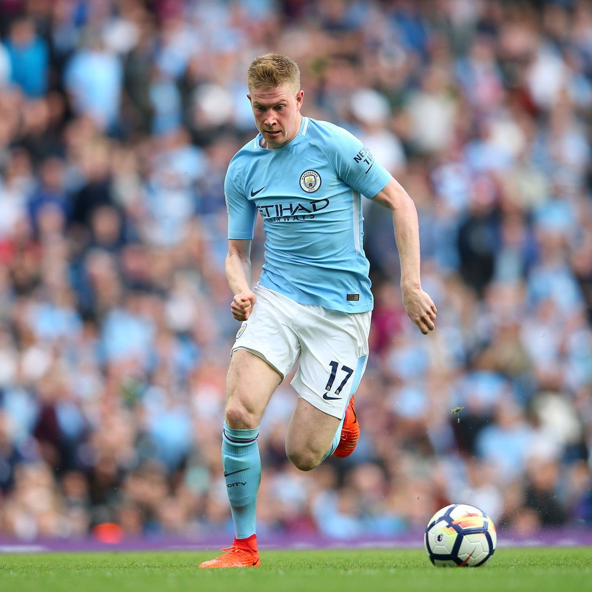 Kalo nonton Liga 1, kita sering denger Bung Edwin bilang istilah "half ...