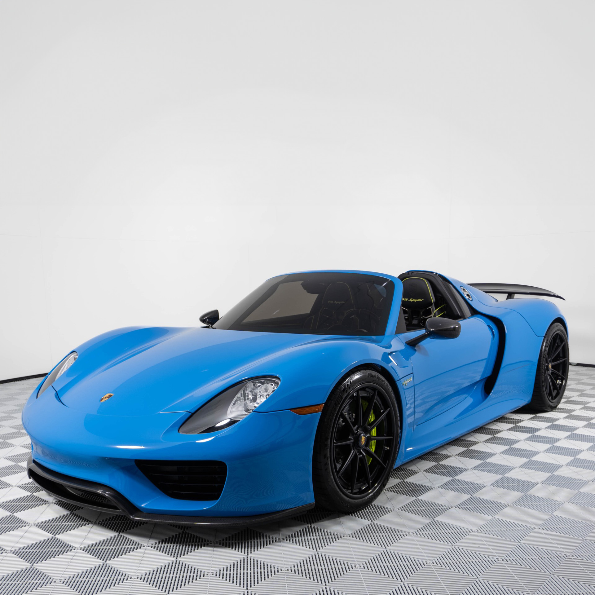 Porsche 918 Spyder Blue