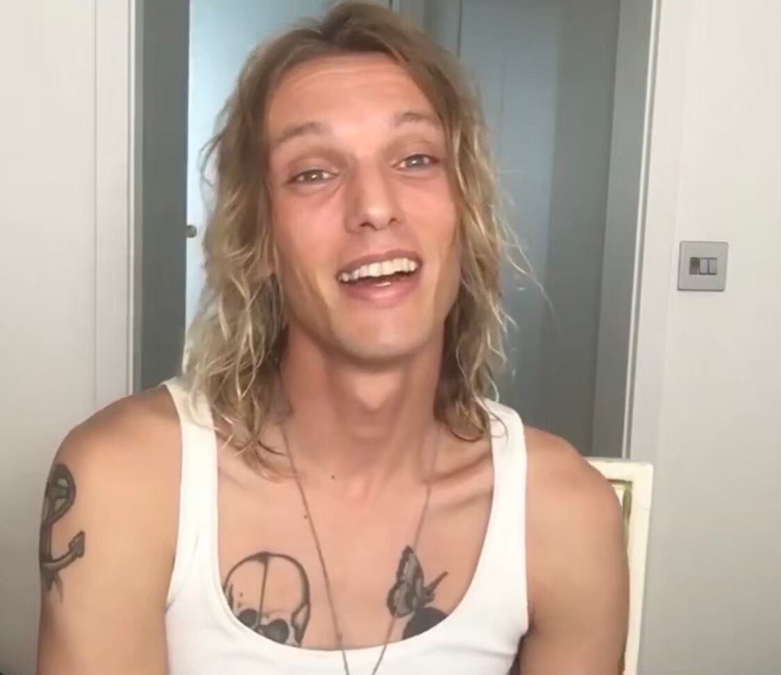 Jamie Campbell Bower 2023 Tatuajes