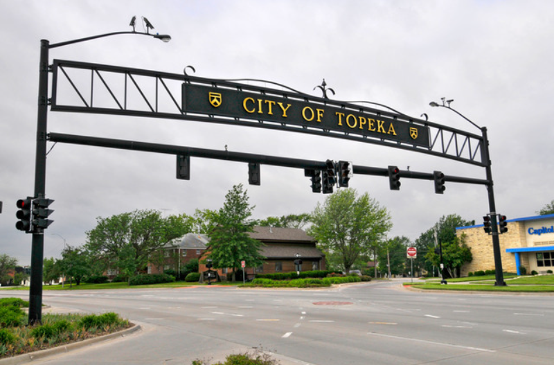 En la ciudad de Topeka, en Kansas🇺🇸, buscan migrantes. Para atraerlos ...